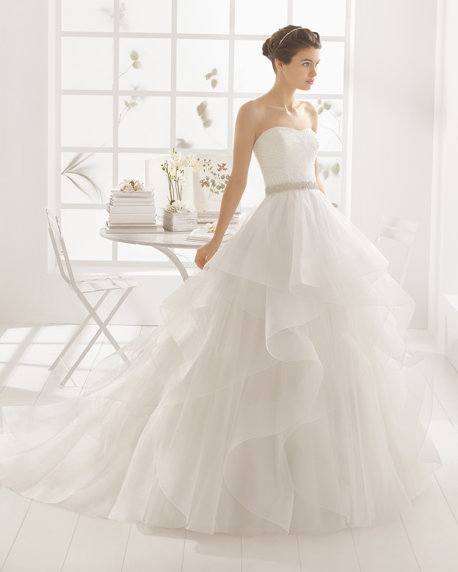 ELEGANTE VESTIDO ESPAÑOL AIRE BARCELONA 2016 | Weddalia